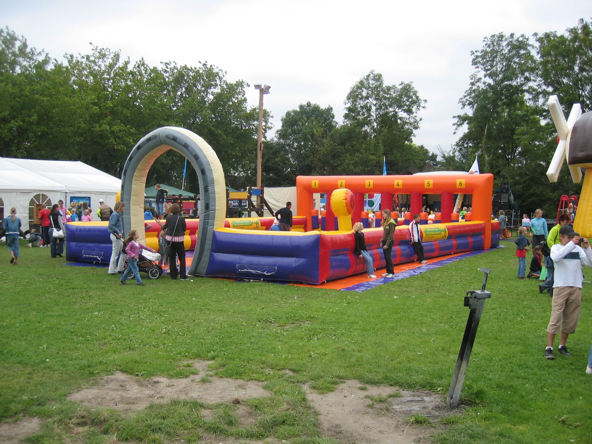 Hobbel de Bobbel Paardenrace Attractie (voor 2 teams)